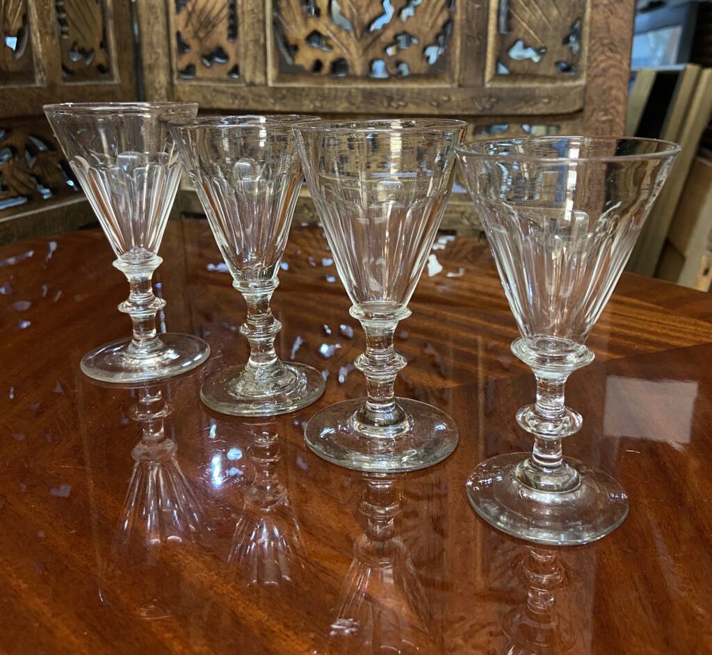 VANHAT RYYPPYLASIT | Antiikkiliike Wanha Elias