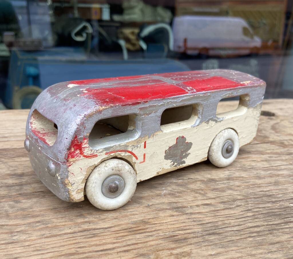 PUU-AUTO | Antiikkiliike Wanha Elias