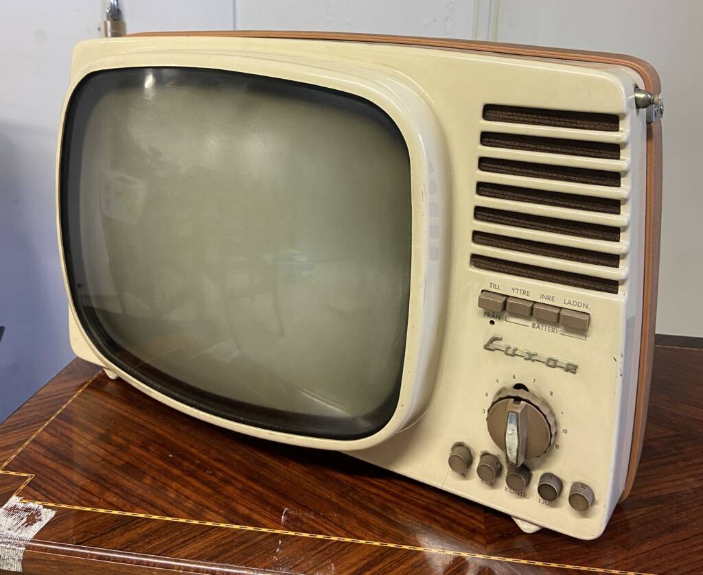 RETRO TV | Antiikkiliike Wanha Elias