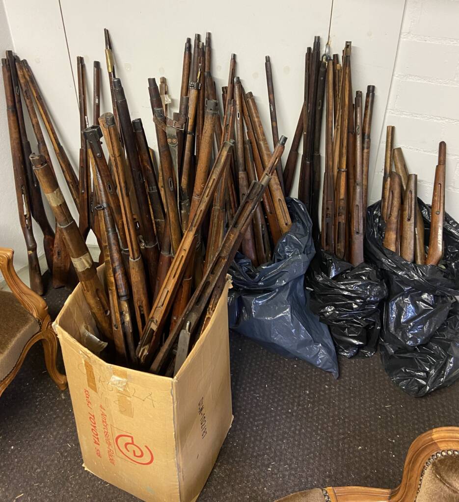 PYSTYKORVA KIVÄÄRIEN TUKIT | Antiikkiliike Wanha Elias